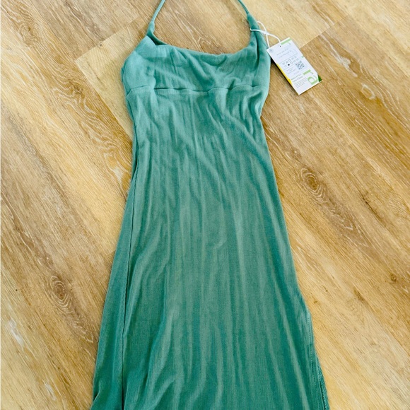 HALARA | Dresses | Nwt Halara Midi Ribbed Tie Back Dress Small Green ...